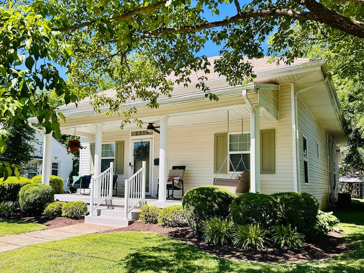 Historic 1895 House: A Blue Bridge Homes Stay - Owensboro, KY