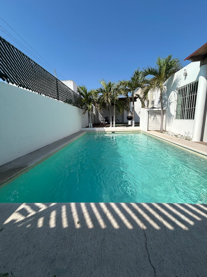 Casa Delfines, A Unos Minutos De La Playa. - Manzanillo, México