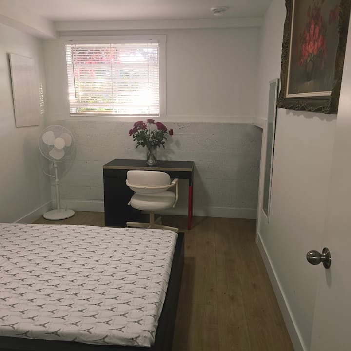 Cozy Private Bedroom (2) In Shared Suit - Delta
