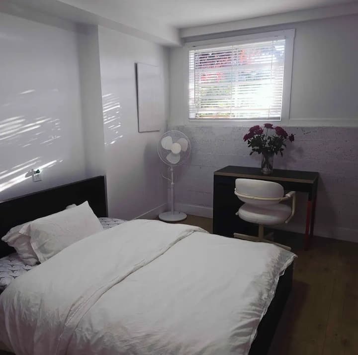 Cozy Private Bedroom (2) In Shared Suit - Delta