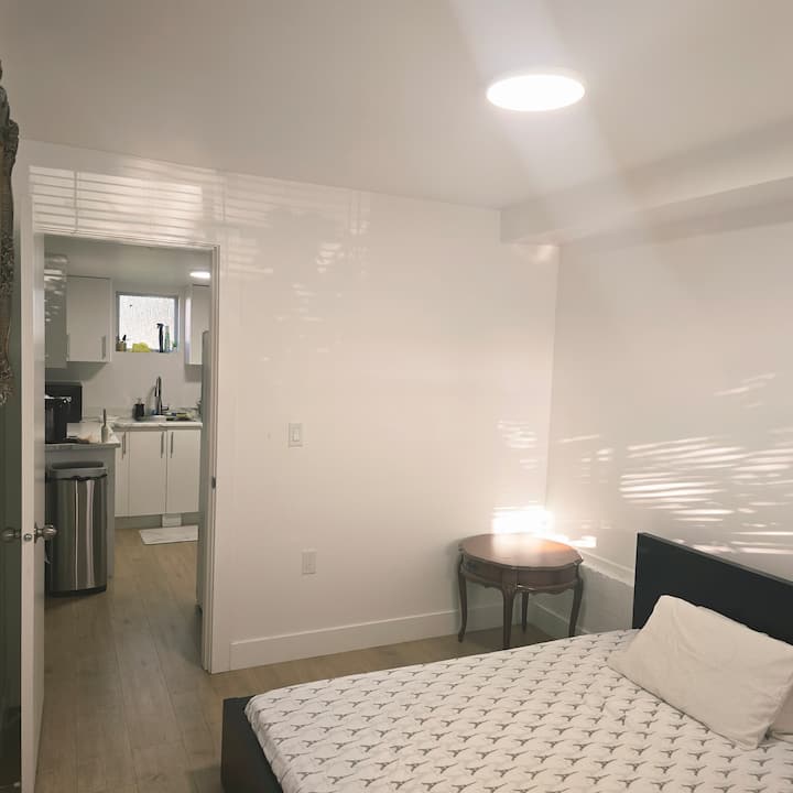 Private Bedroom In Shared Suit - Surrey