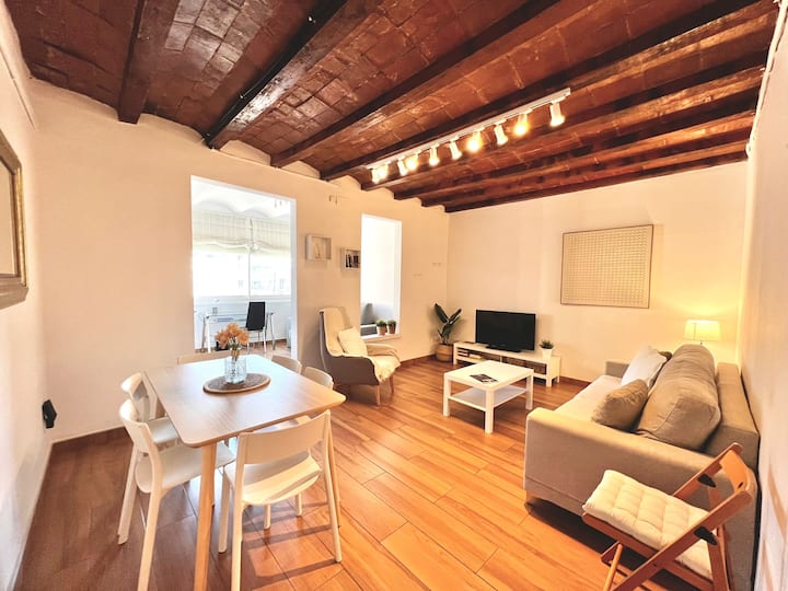 Bright & Spacious Family Flat In Central Barcelona - Barcelona