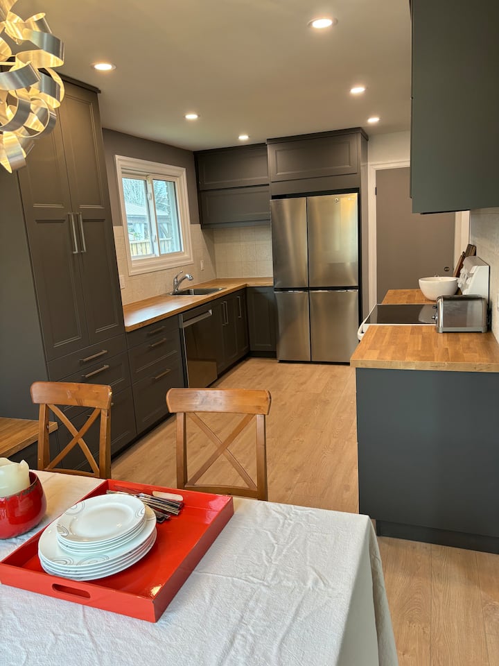 The River House Getaway, 30 Days Stay - Niagara Falls