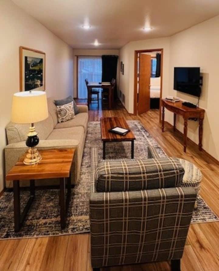 1 Bedroom / 1 Bathroom On Front Street - Leavenworth, WA