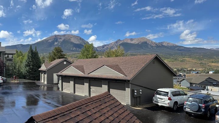 Updated 3br Townhouse W/ Stunning Mountain Views - Dillon