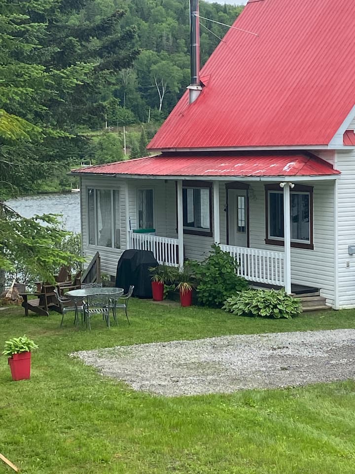 Chalet Le Toit Rouge , Lanaudière, Bord De L'eau - Québec