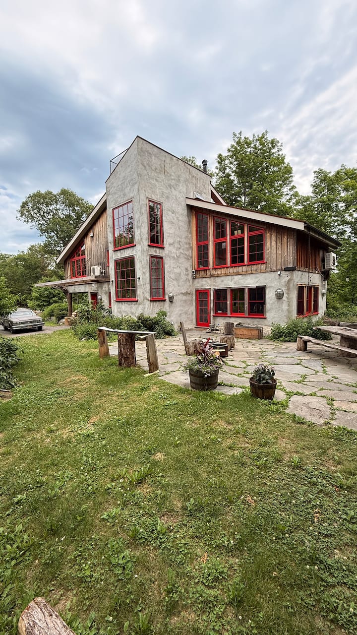 Rustic Quarry Luxury With Lake - Woodstock, NY