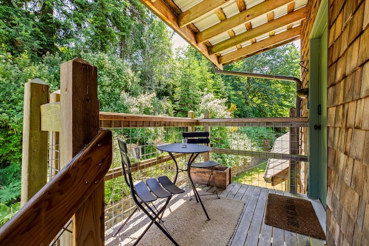 Langley Loft: Modern Barn+ Walk Downtown + Hot Tub - Whidbey Island, WA