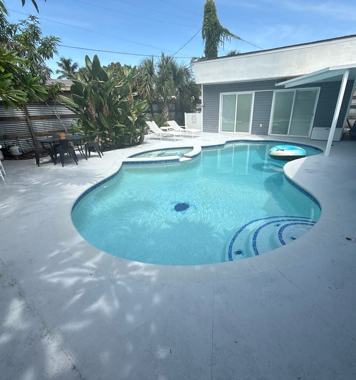 Beautifully Private Homeheated Pool/spa And Cabana - Naples, FL