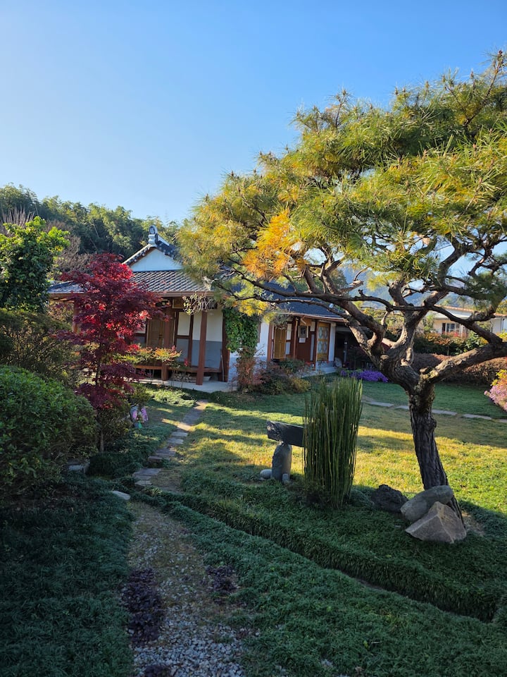 이소당(鯉沼堂): 비단 잉어가 사는 예쁜 연못이 있는집ㆍ
정원,마당이 멋진집 - Gwangju