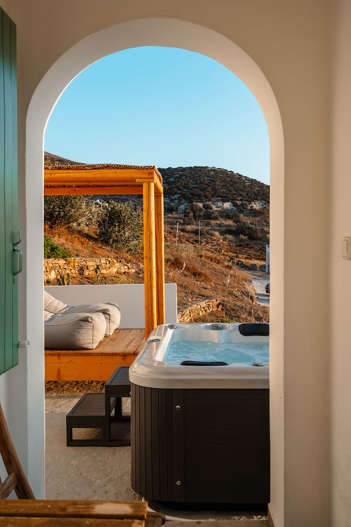 Naxos Aethereal View ~ Suite With Hot Tub - ナクソス島
