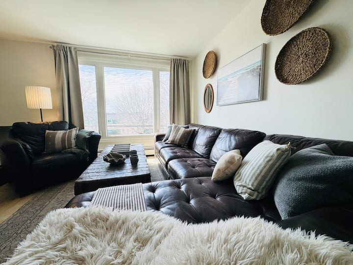 Harbour Views Meet Rustic Modern Living - Halifax, Canadá