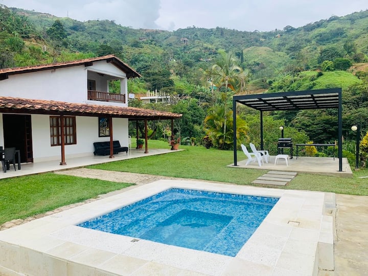 Finca Barbosa Con Hermosa Vista + Fogata + Jacuzzi - Barbosa