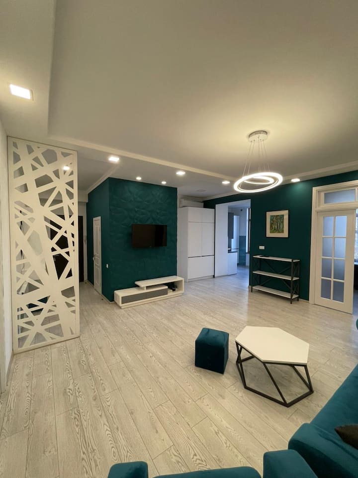 2 Bed. Apartment (Center) Steps Away From Cascade - 耶烈萬