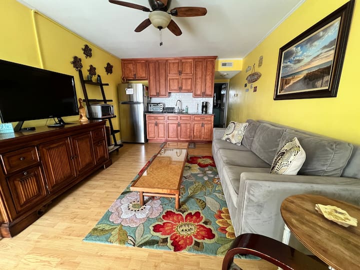 Walk To Beach! Pool! Game Room! Cozy 1st Flr Condo - Atlantic Beach, NC