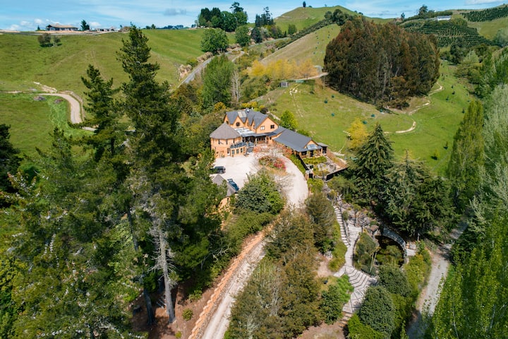 The Mudcastle 1-16 Guests (2 Nights) Entire Castle - South Island