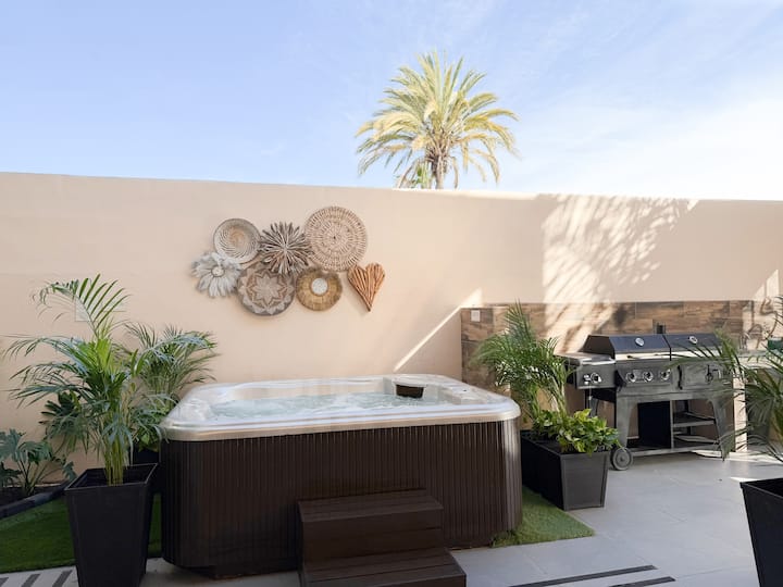 Big House For 10 People. Jacuzzi, Bbq And Patio. - Ensenada