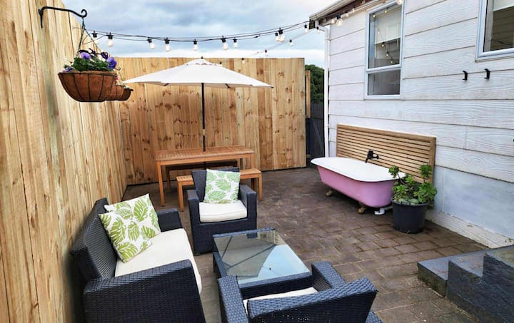 Waikanae Beach Abode - *Bath Under The Stars* - Waikanae