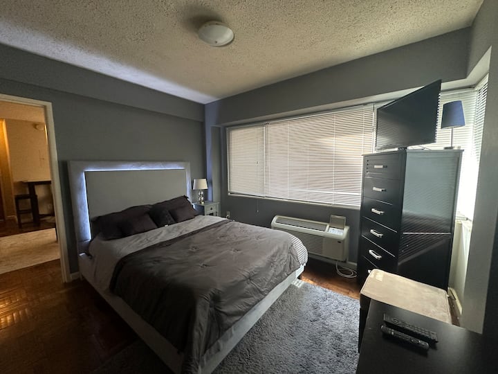 One Bedroom Condo Near Foggy Bottom Metro - Washington, D.C.