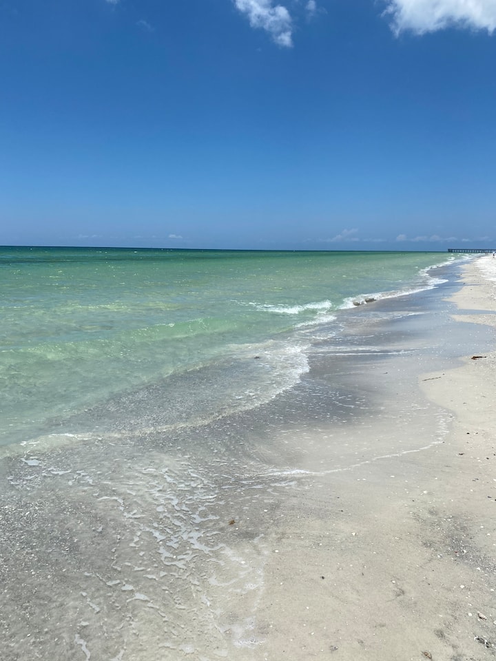 Steps From The Sand-updated Coastal Condo Getaway - Redington Beach