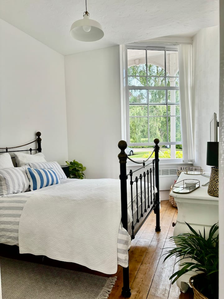 Stunning Seaside Apartment - Walton-on-the-Naze