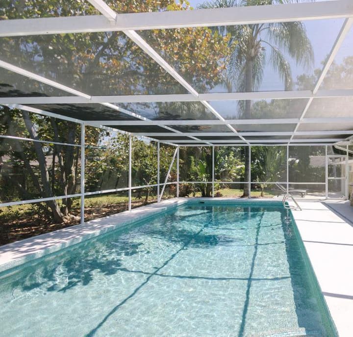 Relaxing Retreat • Xl Pool • Full Kitchen - Bradenton, FL