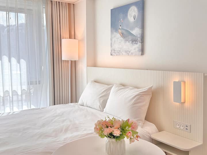 0. 청초호 산책로 바로 앞 감성숙소｜속초해변 · 도보여행 최적입지｜넷플릭스 ｜주차편리 - Sokcho-si