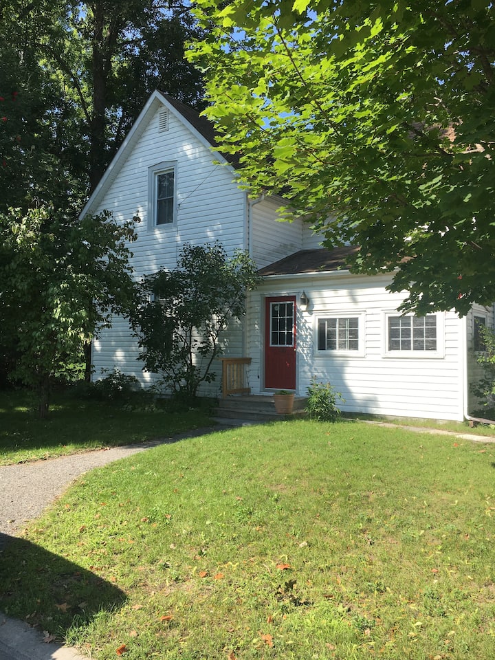 Century Home In The Heart Of Almonte - Ottawa