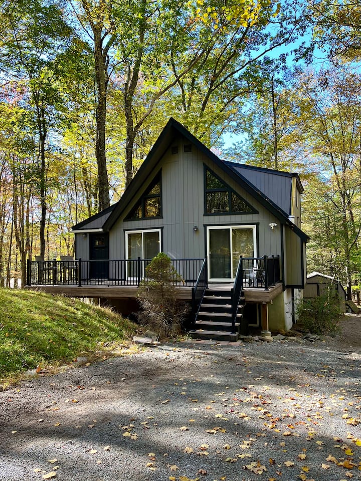 The Great Outdoors Chalet - Arrowhead Lake 010060 - Pocono Mountains, PA