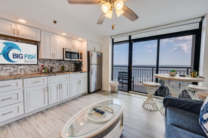 Oceanfront Condo With Pool & Hot Tub Access