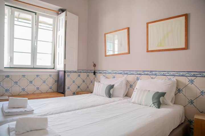 Wot Ericeira Lodge- Double Room W/ Shared Bathroom - Ericeira