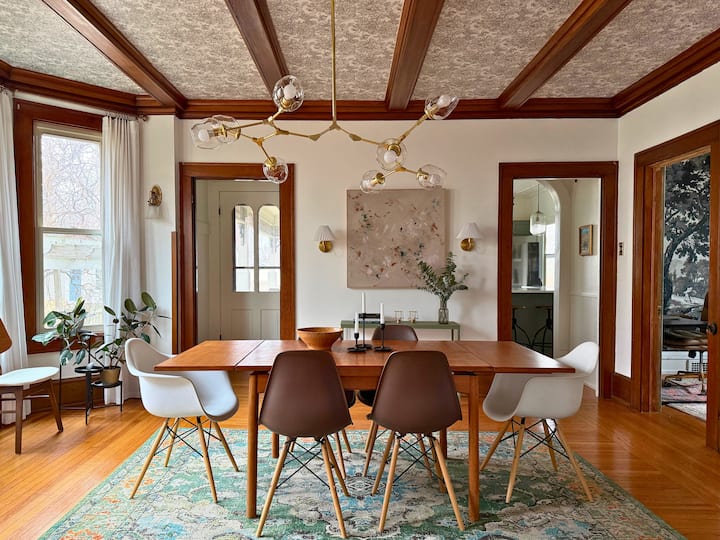 Designer Victorian Near Lake Michigan & Downtown - Sheboygan, WI