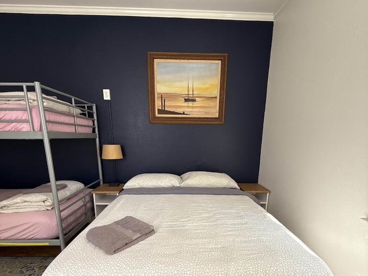 Captain’s Room – Sleeps 5 · Ada · Shared Bath - Santa Cruz, CA