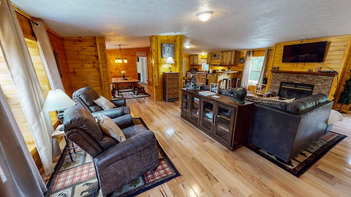 Luxury Cabin Hocking Hills With Pool & Hot Tub! - Ohio