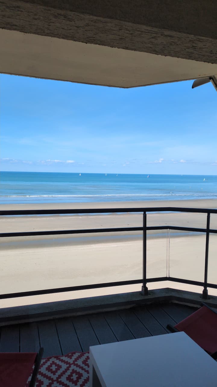 En Tête à Tête Avec La Mer... - Bray-Dunes
