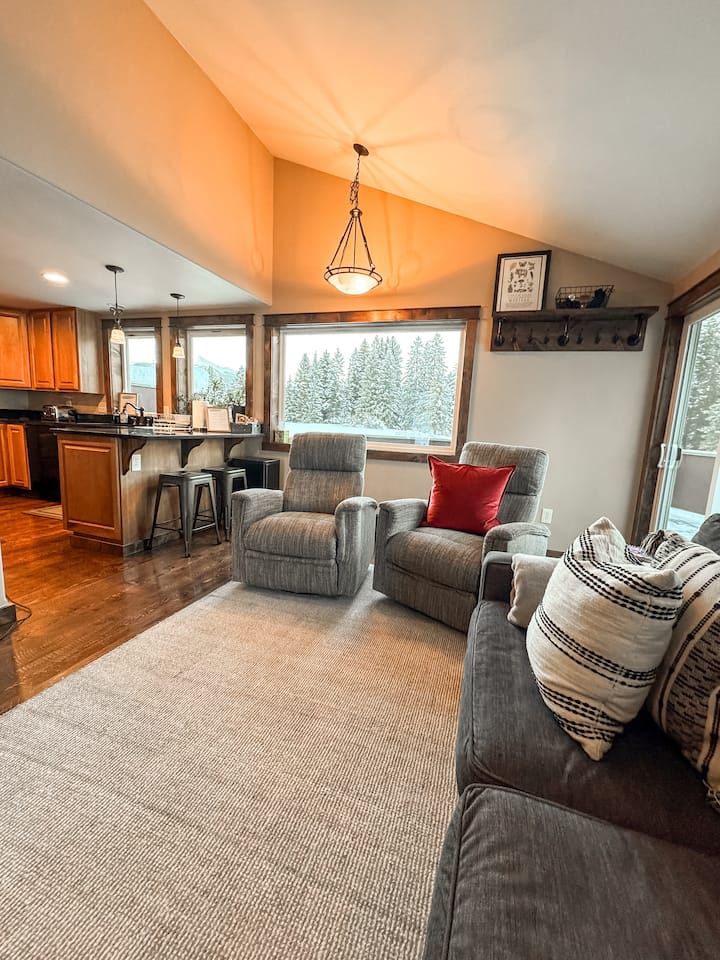 Cozy Meadow Condo Minutes From Resort - Big Sky, MT