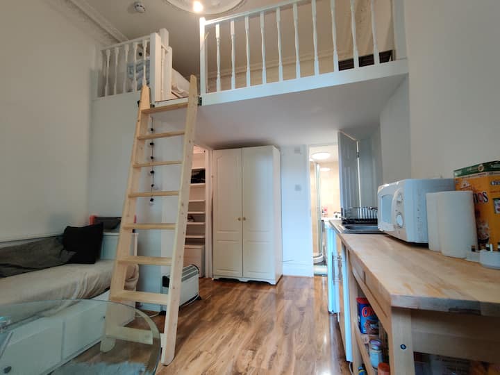 Studio Apartment, West Kensington - London, UK