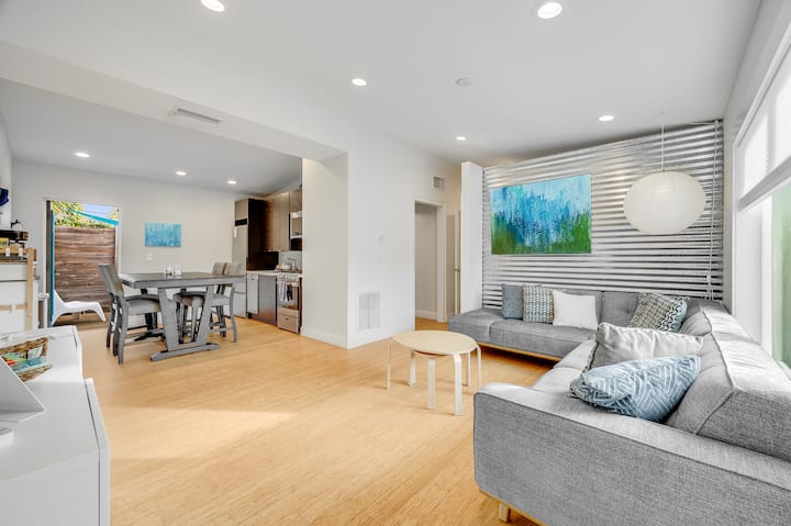 Ocean-side Retreat One Block From Beach - Cocoa Beach