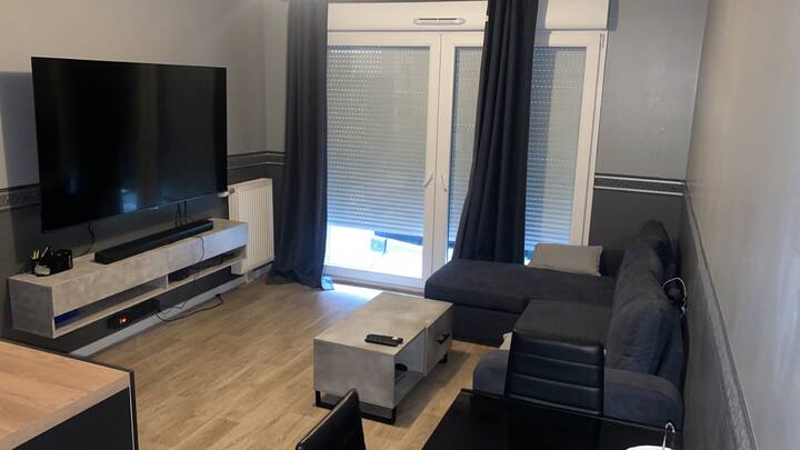 Appartement F2 En Résidence Avec Parking Privé - Les Mureaux