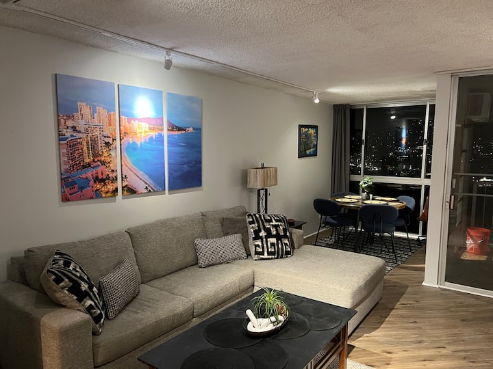 Modern Condo W/gorgeous Views 1 Parking Laundry - Kaimana Beach, HI
