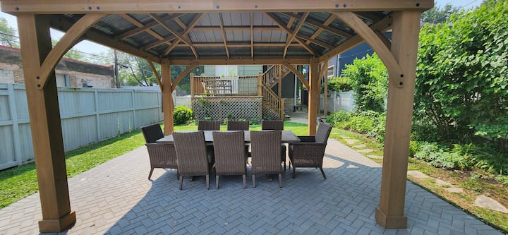 5 Bedrooms 2 Full Bathrooms 1 Parking Space - Oak Park, IL