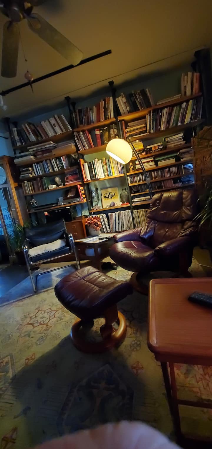 Hip & Historic, Downtown Home, Osp, Cozy Hideaway - Frederick, MD