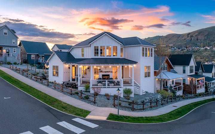 Welcome To Byrd's Nest At The Lookout At Lake Chel - Chelan, WA