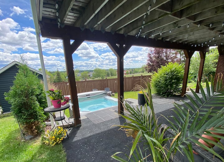 Modern Classy Suite Dog Friendly W/hot-tub - Alberta