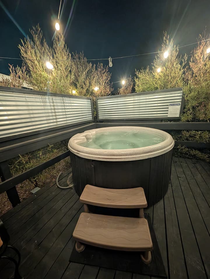 Forest & Vine Hot Tub, Pet Friendly, Walk To Town - Templeton, CA