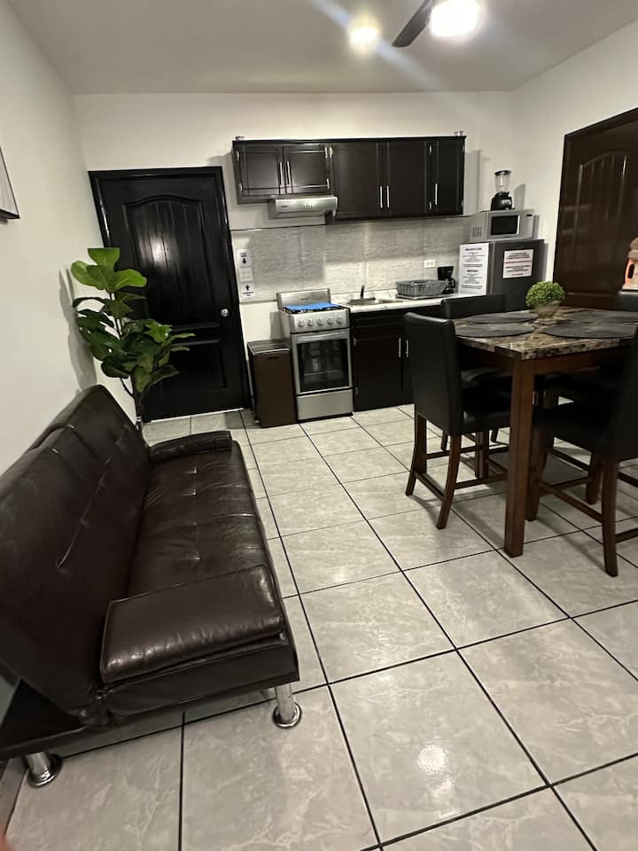 Dpto#3, 10 Min Playa,malecón,bares, Centro,amplio - Ensenada