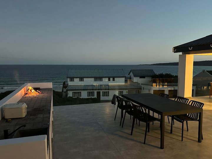 Family Beach House - Boggoms Bay