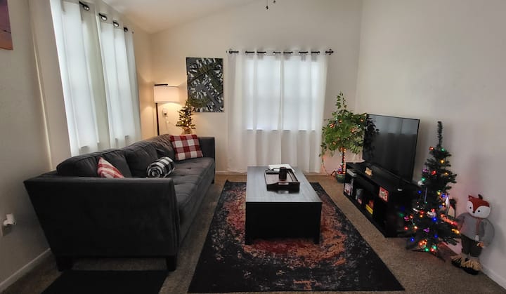 Cozy 2b/1 Downtown Hideaway - Lakeland, FL