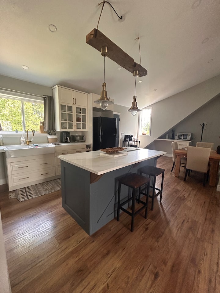 2 Bedroom Apartment In The Rolling Hills Of Mulmur - Shelburne