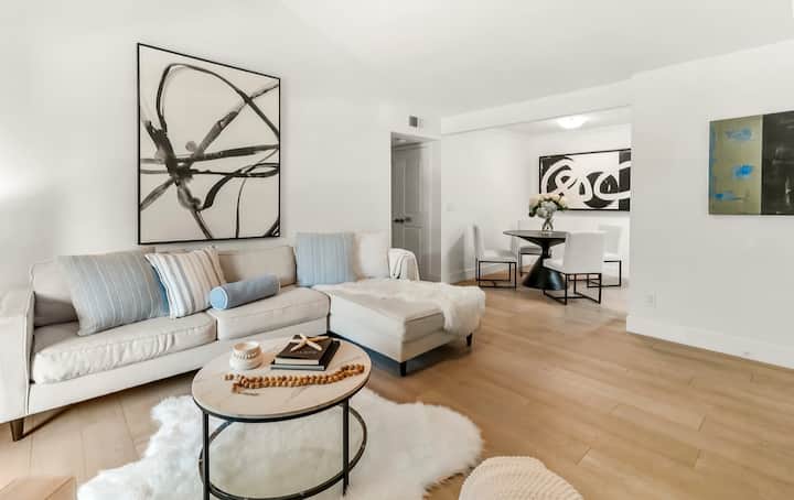 Dana Point !
Minutes To Beach & Harbor
Gorgeous - Orange County, CA